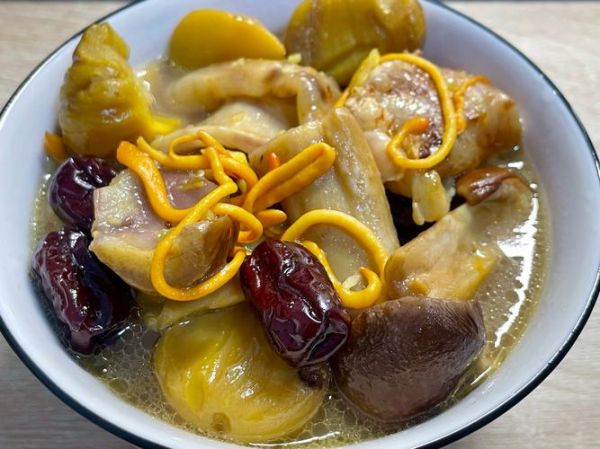 花胶炖鸡的做法_花胶炖鸡的功效与禁忌-第1张图片-山城妙识 花胶炖鸡的做法_花胶炖鸡的功效与禁忌-第1张图片-山城妙识