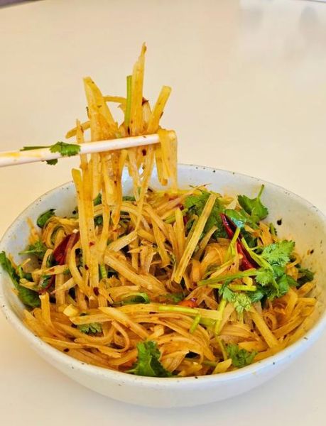 孜然土豆丝怎么炒才脆_孜然土豆丝要不要焯水-第1张图片-山城妙识 孜然土豆丝怎么炒才脆_孜然土豆丝要不要焯水-第1张图片-山城妙识