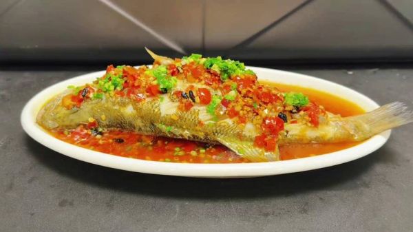 剁椒鲈鱼怎么做才正宗_剁椒鲈鱼蒸多久才嫩滑-第1张图片-山城妙识