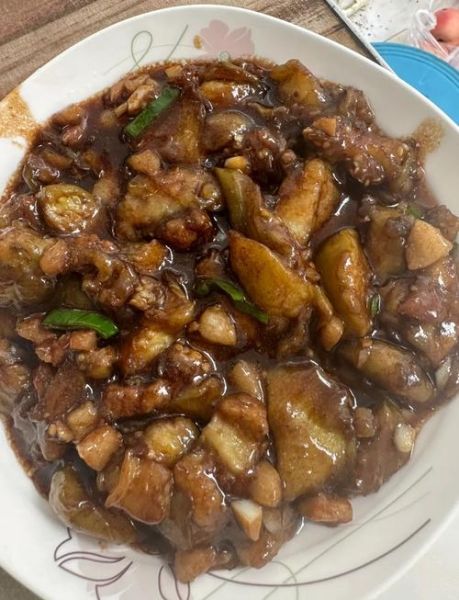 肉炒茄子怎么做_茄子炒肉先炒哪个-第1张图片-山城妙识