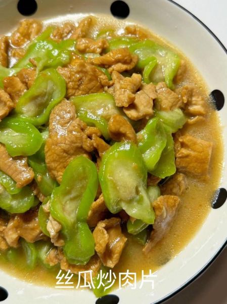 丝瓜炒肉怎么做才好吃_家常丝瓜炒肉做法-第1张图片-山城妙识 丝瓜炒肉怎么做才好吃_家常丝瓜炒肉做法-第1张图片-山城妙识