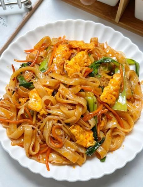 广东鸡蛋炒河粉怎么做_正宗做法步骤-第1张图片-山城妙识