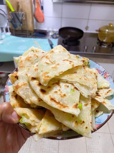 葱花油饼怎么做才酥脆_葱花油饼的做法窍门-第3张图片-山城妙识