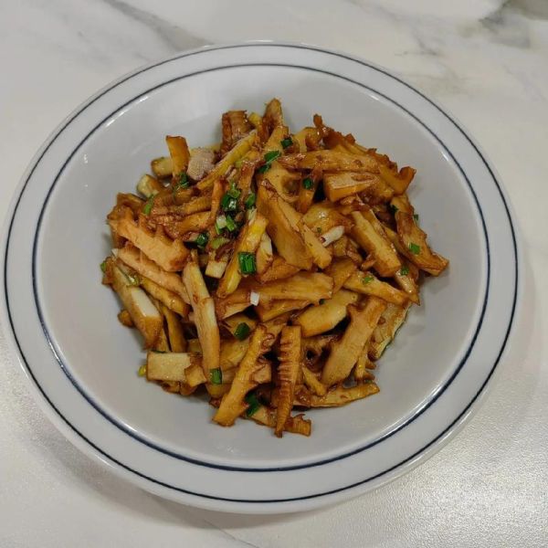 红烧鲜笋油焖笋怎么做_油焖笋要不要焯水-第2张图片-山城妙识 红烧鲜笋油焖笋怎么做_油焖笋要不要焯水-第2张图片-山城妙识