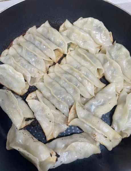 煎饺子怎么不粘锅_煎饺子不粘锅的窍门-第1张图片-山城妙识 煎饺子怎么不粘锅_煎饺子不粘锅的窍门-第1张图片-山城妙识