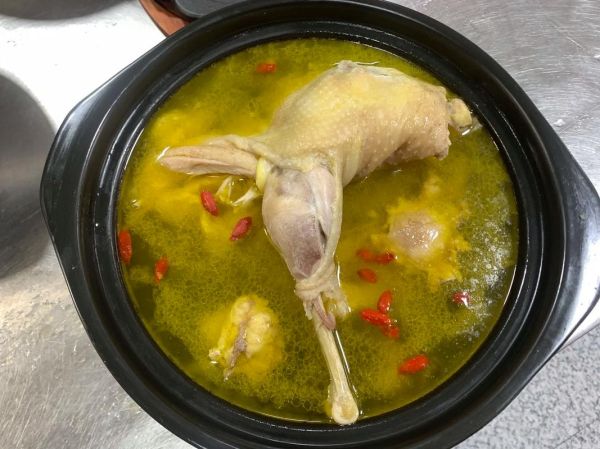 清炖老母鸡怎么炖才好吃_清炖老母鸡需要焯水吗-第1张图片-山城妙识 清炖老母鸡怎么炖才好吃_清炖老母鸡需要焯水吗-第1张图片-山城妙识