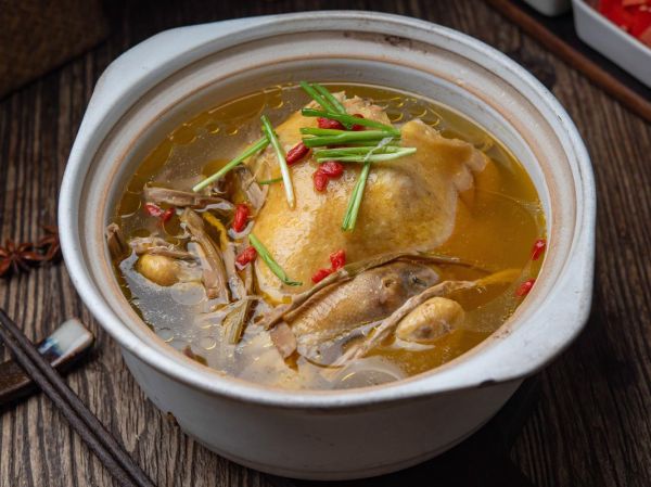 清炖老母鸡怎么炖才好吃_清炖老母鸡需要焯水吗-第3张图片-山城妙识 清炖老母鸡怎么炖才好吃_清炖老母鸡需要焯水吗-第3张图片-山城妙识