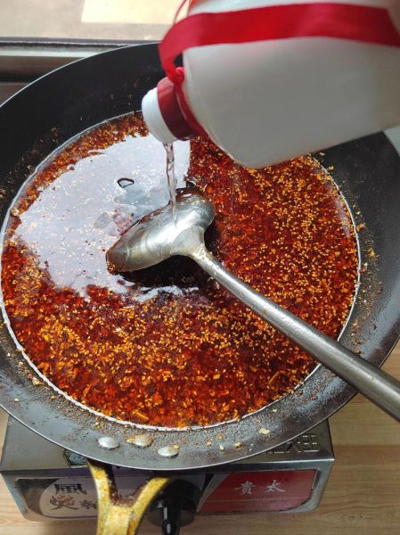 怎样制作辣椒酱最好吃_辣椒酱配方比例-第3张图片-山城妙识 怎样制作辣椒酱最好吃_辣椒酱配方比例-第3张图片-山城妙识