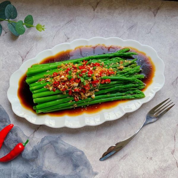 芦笋怎么炒才脆嫩_芦笋炒之前要不要焯水-第1张图片-山城妙识 芦笋怎么炒才脆嫩_芦笋炒之前要不要焯水-第1张图片-山城妙识