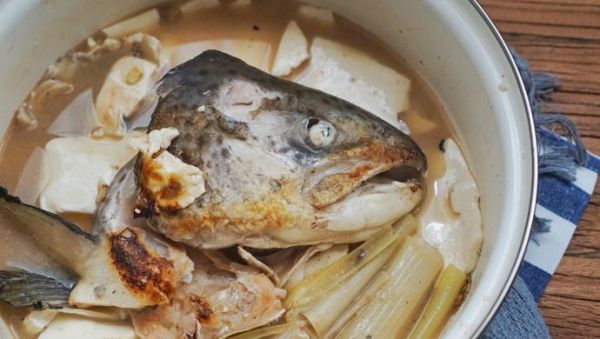 三文鱼头怎么做好吃_三文鱼头炖豆腐怎么做-第3张图片-山城妙识 三文鱼头怎么做好吃_三文鱼头炖豆腐怎么做-第3张图片-山城妙识