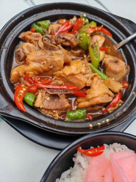 黄焖鸡怎么烧好吃_黄焖鸡米饭做法步骤-第1张图片-山城妙识 黄焖鸡怎么烧好吃_黄焖鸡米饭做法步骤-第1张图片-山城妙识