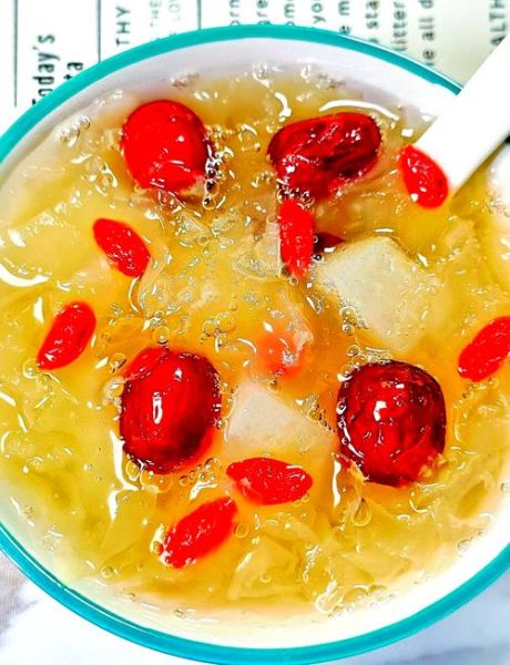 银耳雪梨水怎么熬_银耳雪梨水要熬多久-第1张图片-山城妙识 银耳雪梨水怎么熬_银耳雪梨水要熬多久-第1张图片-山城妙识