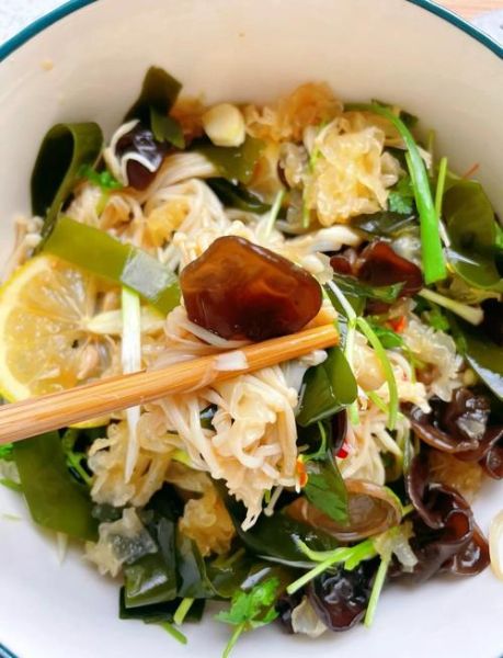 银耳调凉菜怎么调好吃_银耳凉菜做法大全-第1张图片-山城妙识