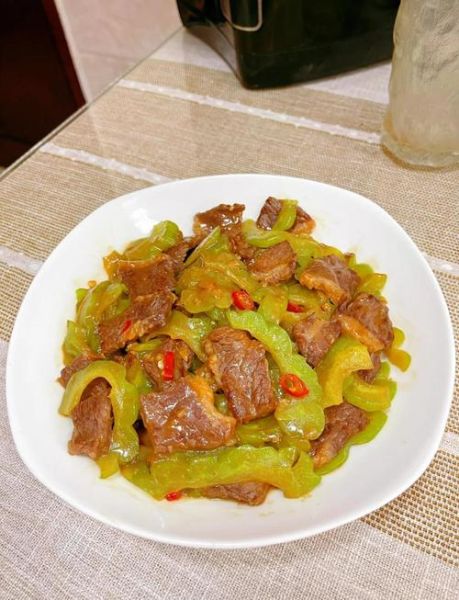 苦瓜炒肉怎么炒好吃又不苦_苦瓜炒肉不苦的秘诀-第1张图片-山城妙识 苦瓜炒肉怎么炒好吃又不苦_苦瓜炒肉不苦的秘诀-第1张图片-山城妙识
