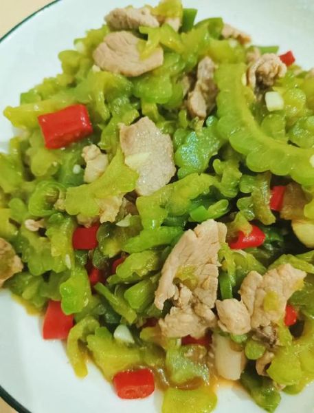 苦瓜炒肉怎么炒好吃又不苦_苦瓜炒肉不苦的秘诀-第2张图片-山城妙识 苦瓜炒肉怎么炒好吃又不苦_苦瓜炒肉不苦的秘诀-第2张图片-山城妙识