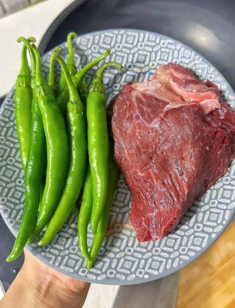 尖椒牛柳怎么做不老_牛柳嫩滑秘诀-第1张图片-山城妙识 尖椒牛柳怎么做不老_牛柳嫩滑秘诀-第1张图片-山城妙识