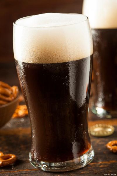 黑啤和白啤的区别_黑啤和白啤哪个好喝-第1张图片-山城妙识