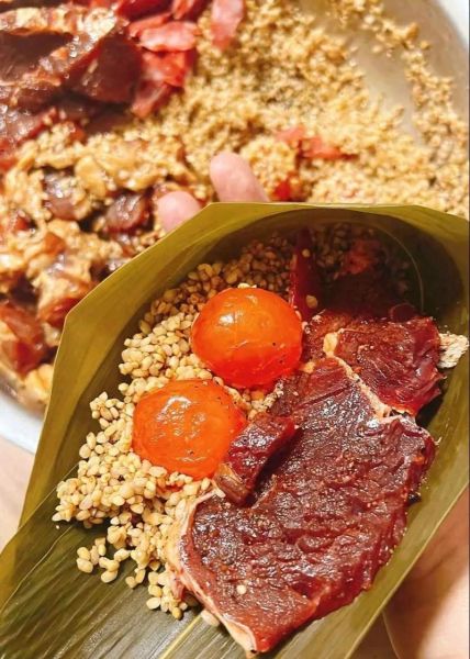 鸭蛋肉粽子怎么做_咸蛋黄鲜肉粽配方-第1张图片-山城妙识 鸭蛋肉粽子怎么做_咸蛋黄鲜肉粽配方-第1张图片-山城妙识