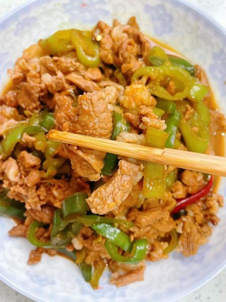 青椒炒羊肉怎么做_青椒炒羊肉用羊腿还是羊肩-第1张图片-山城妙识 青椒炒羊肉怎么做_青椒炒羊肉用羊腿还是羊肩-第1张图片-山城妙识