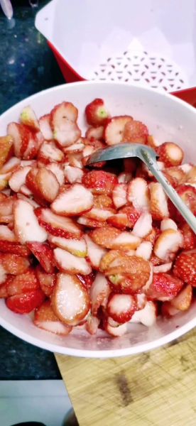 草莓酱怎么熬不发黑_草莓酱发黑原因-第2张图片-山城妙识 草莓酱怎么熬不发黑_草莓酱发黑原因-第2张图片-山城妙识