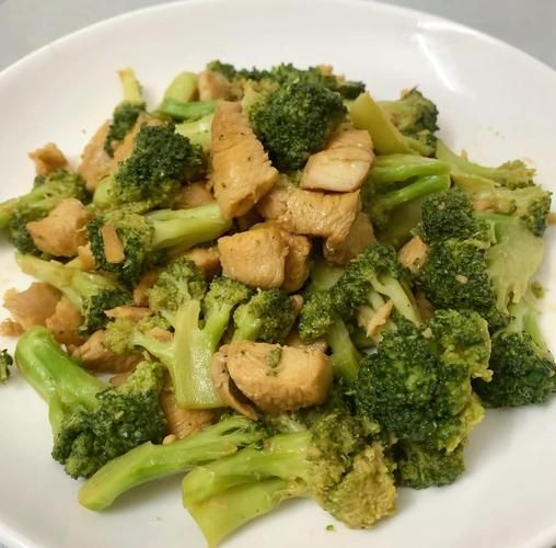 西兰花炒鸡胸肉怎么做_鸡胸肉炒多久才嫩-第3张图片-山城妙识 西兰花炒鸡胸肉怎么做_鸡胸肉炒多久才嫩-第3张图片-山城妙识