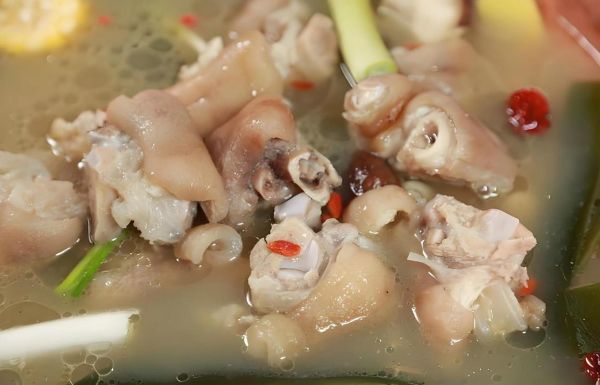 清炖猪蹄的家常做法窍门_猪蹄怎么炖才软糯不腻-第3张图片-山城妙识