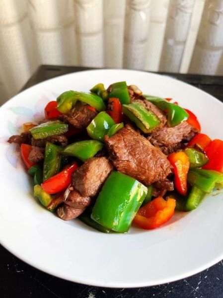 青椒炒牛肉丝怎么炒好吃又嫩_牛肉丝嫩滑秘诀-第1张图片-山城妙识 青椒炒牛肉丝怎么炒好吃又嫩_牛肉丝嫩滑秘诀-第1张图片-山城妙识