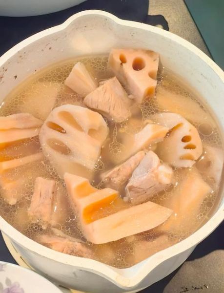 莲藕排骨汤怎么炖好喝_莲藕排骨汤做法大全-第1张图片-山城妙识 莲藕排骨汤怎么炖好喝_莲藕排骨汤做法大全-第1张图片-山城妙识