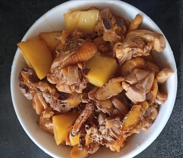 鸡肉炖土豆怎么炖好吃_鸡肉炖土豆的家常做法-第1张图片-山城妙识 鸡肉炖土豆怎么炖好吃_鸡肉炖土豆的家常做法-第1张图片-山城妙识