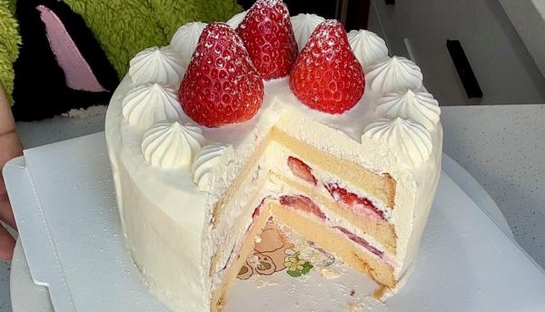 草莓奶油蛋糕好吃吗_口感怎么样-第2张图片-山城妙识
