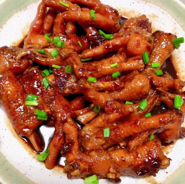 鸡爪红烧什么菜好吃_鸡爪和什么一起红烧更香-第1张图片-山城妙识