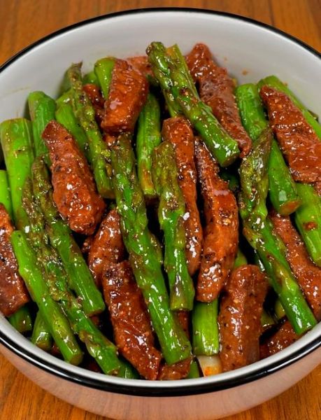 芦笋炒五花肉怎么做_芦笋炒五花肉要焯水吗-第1张图片-山城妙识 芦笋炒五花肉怎么做_芦笋炒五花肉要焯水吗-第1张图片-山城妙识