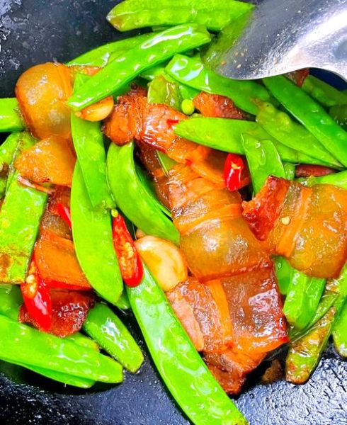荷兰豆炒腊肉怎么做_荷兰豆炒腊肉先炒哪个-第1张图片-山城妙识