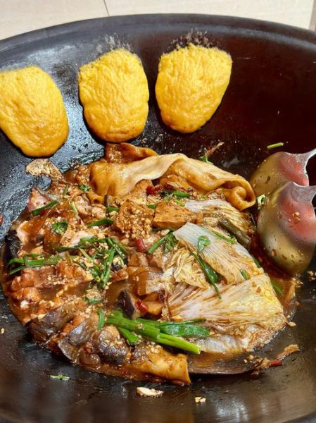 铁锅炖鱼贴饼子怎么做_贴饼子用什么面-第1张图片-山城妙识 铁锅炖鱼贴饼子怎么做_贴饼子用什么面-第1张图片-山城妙识