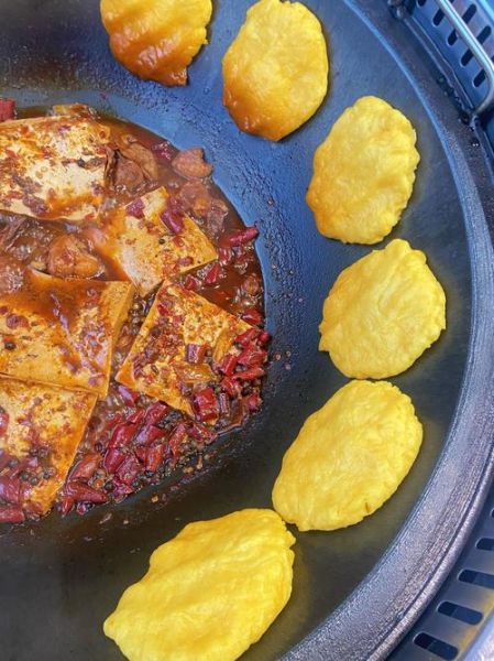 铁锅炖鱼贴饼子怎么做_贴饼子用什么面-第3张图片-山城妙识 铁锅炖鱼贴饼子怎么做_贴饼子用什么面-第3张图片-山城妙识