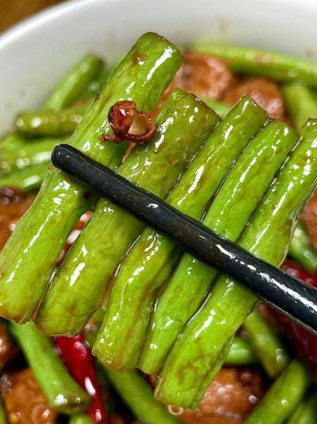 长豆角炒肉怎么做_长豆角炒肉用焯水吗-第2张图片-山城妙识 长豆角炒肉怎么做_长豆角炒肉用焯水吗-第2张图片-山城妙识