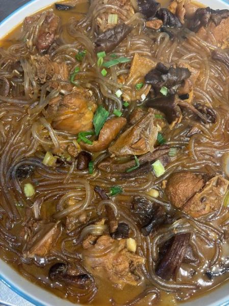 鸡肉炖粉条怎么做好吃_鸡肉炖粉条的家常做法窍门-第1张图片-山城妙识 鸡肉炖粉条怎么做好吃_鸡肉炖粉条的家常做法窍门-第1张图片-山城妙识