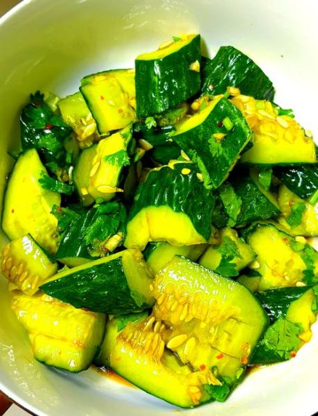 黄瓜怎么拍才入味_凉拌黄瓜要不要焯水-第1张图片-山城妙识 黄瓜怎么拍才入味_凉拌黄瓜要不要焯水-第1张图片-山城妙识