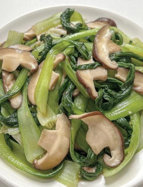 香菇炒青菜怎么炒才好吃_香菇炒青菜要不要焯水-第1张图片-山城妙识