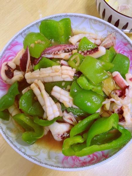 鱿鱼炒辣椒怎么炒好吃_鱿鱼炒辣椒的家常做法-第1张图片-山城妙识 鱿鱼炒辣椒怎么炒好吃_鱿鱼炒辣椒的家常做法-第1张图片-山城妙识