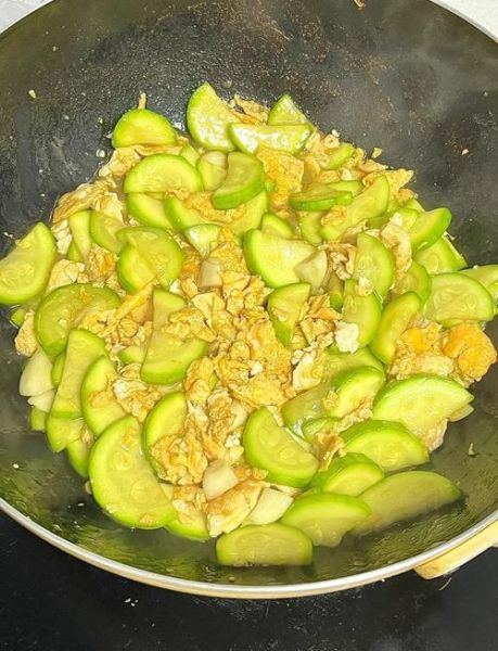 西葫芦炒鸡蛋怎么炒才脆嫩_西葫芦炒鸡蛋要不要焯水-第1张图片-山城妙识 西葫芦炒鸡蛋怎么炒才脆嫩_西葫芦炒鸡蛋要不要焯水-第1张图片-山城妙识