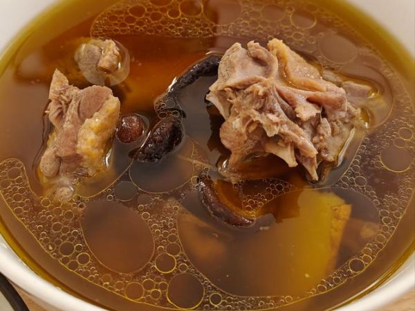 老火汤和炖汤的区别_哪个更营养-第1张图片-山城妙识 老火汤和炖汤的区别_哪个更营养-第1张图片-山城妙识