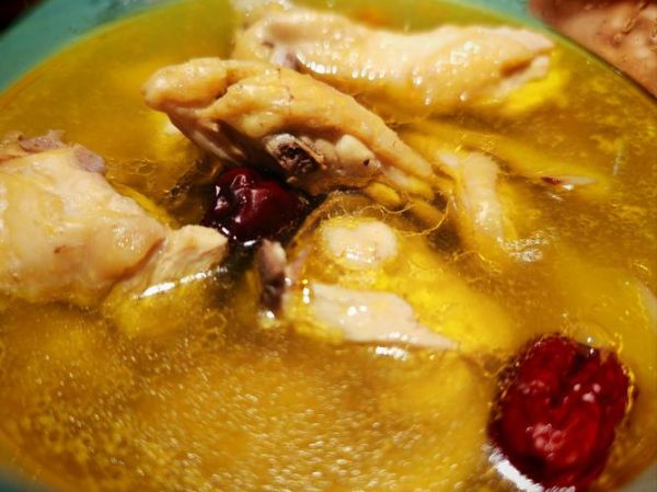 鸡汤怎么炖好喝又营养滋补_鸡汤炖多久才入味-第1张图片-山城妙识