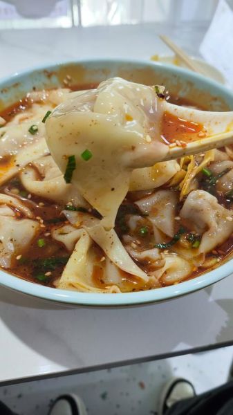 红油抄手是哪里的特色小吃_红油抄手起源地-第3张图片-山城妙识 红油抄手是哪里的特色小吃_红油抄手起源地-第3张图片-山城妙识