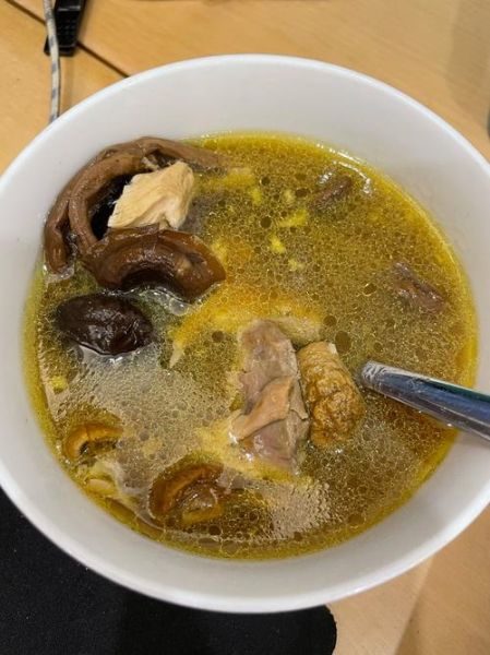 鸡汤放什么炖好喝又营养_怎么炖鸡汤不油腻-第1张图片-山城妙识