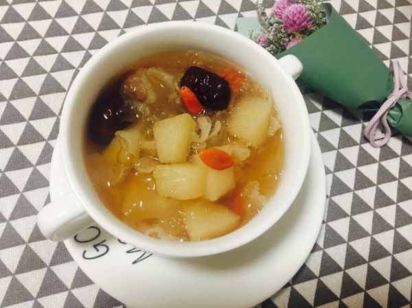 银耳红枣汤的做法大全_银耳红枣汤怎么煮才出胶-第2张图片-山城妙识