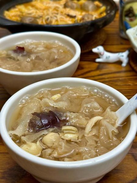 莲子百合银耳汤怎么做_莲子百合银耳汤的功效与禁忌-第3张图片-山城妙识 莲子百合银耳汤怎么做_莲子百合银耳汤的功效与禁忌-第3张图片-山城妙识