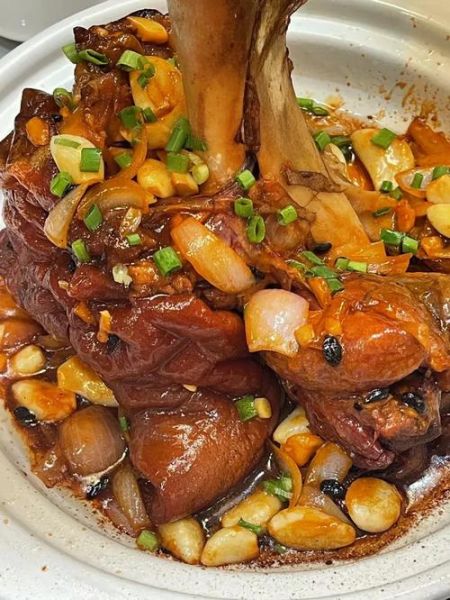 红扒肘子怎么做_家常红扒肘子做法步骤-第1张图片-山城妙识 红扒肘子怎么做_家常红扒肘子做法步骤-第1张图片-山城妙识