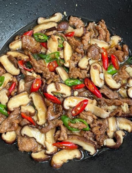 香菇和什么炒最好吃_香菇炒肉怎么做好吃-第2张图片-山城妙识 香菇和什么炒最好吃_香菇炒肉怎么做好吃-第2张图片-山城妙识