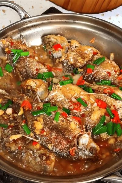 鲫鱼怎么做好吃_家常鲫鱼做法大全图解-第1张图片-山城妙识